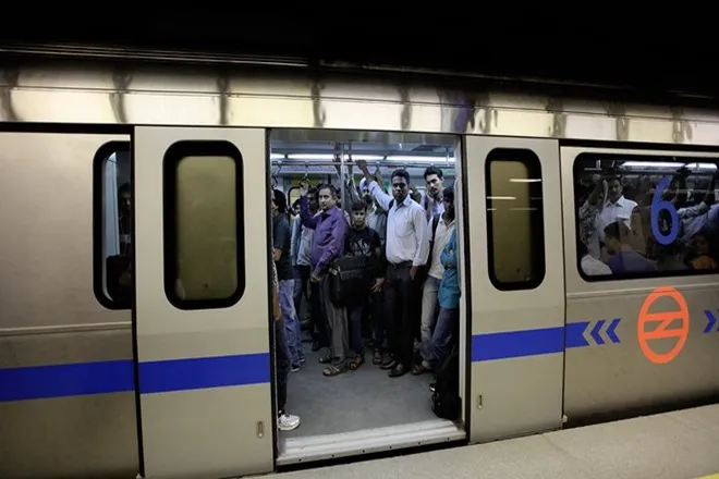 Delhi Metro: दिल्ली मेट्रो की पार्किंग दरें महंगी हुई, पूरी लिस्ट देखिए