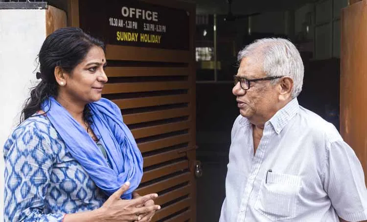 ചുവരിലെഴുതിയ കവിതകൾ - അനിതാ തമ്പി