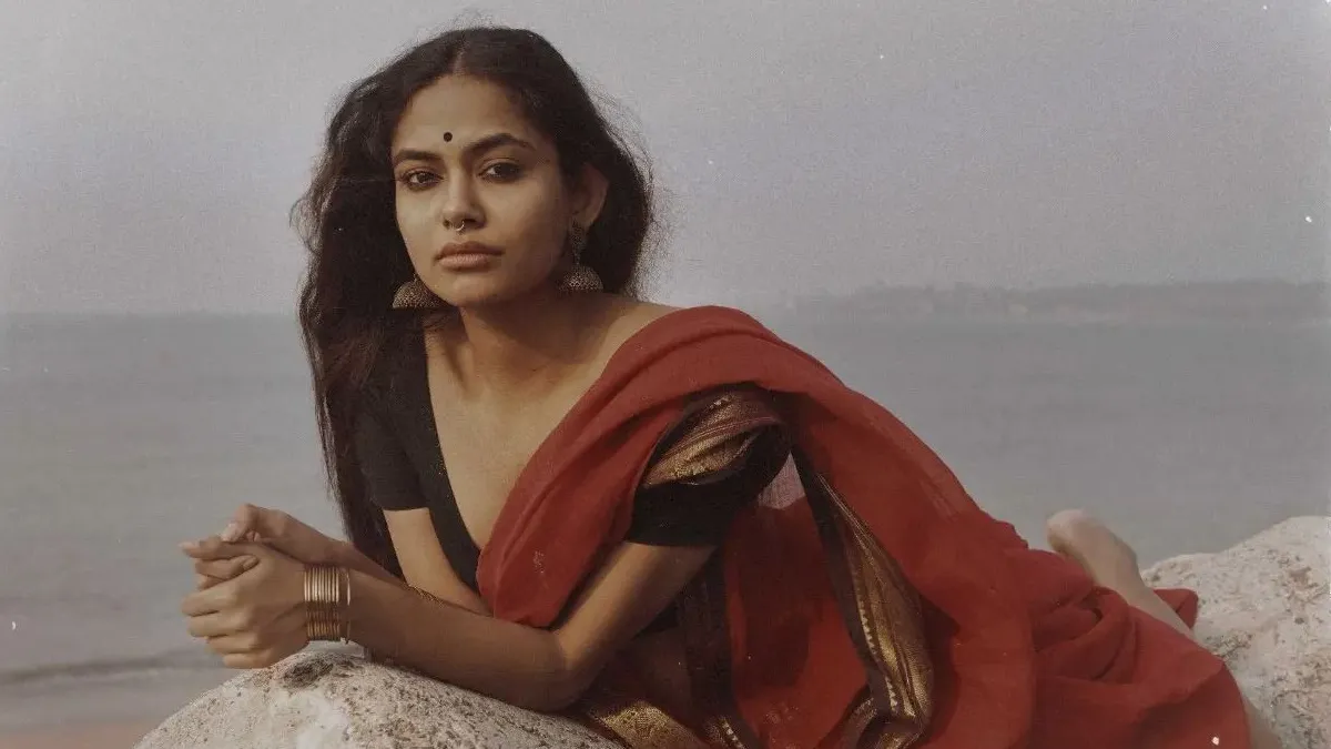 ലെച്ചുവിന്റെ സാഹസിക പൂൾ ജംപ്, കസർത്തുമായി അനിയൻ മിഥുൻ; വൈറൽ വീഡിയോ