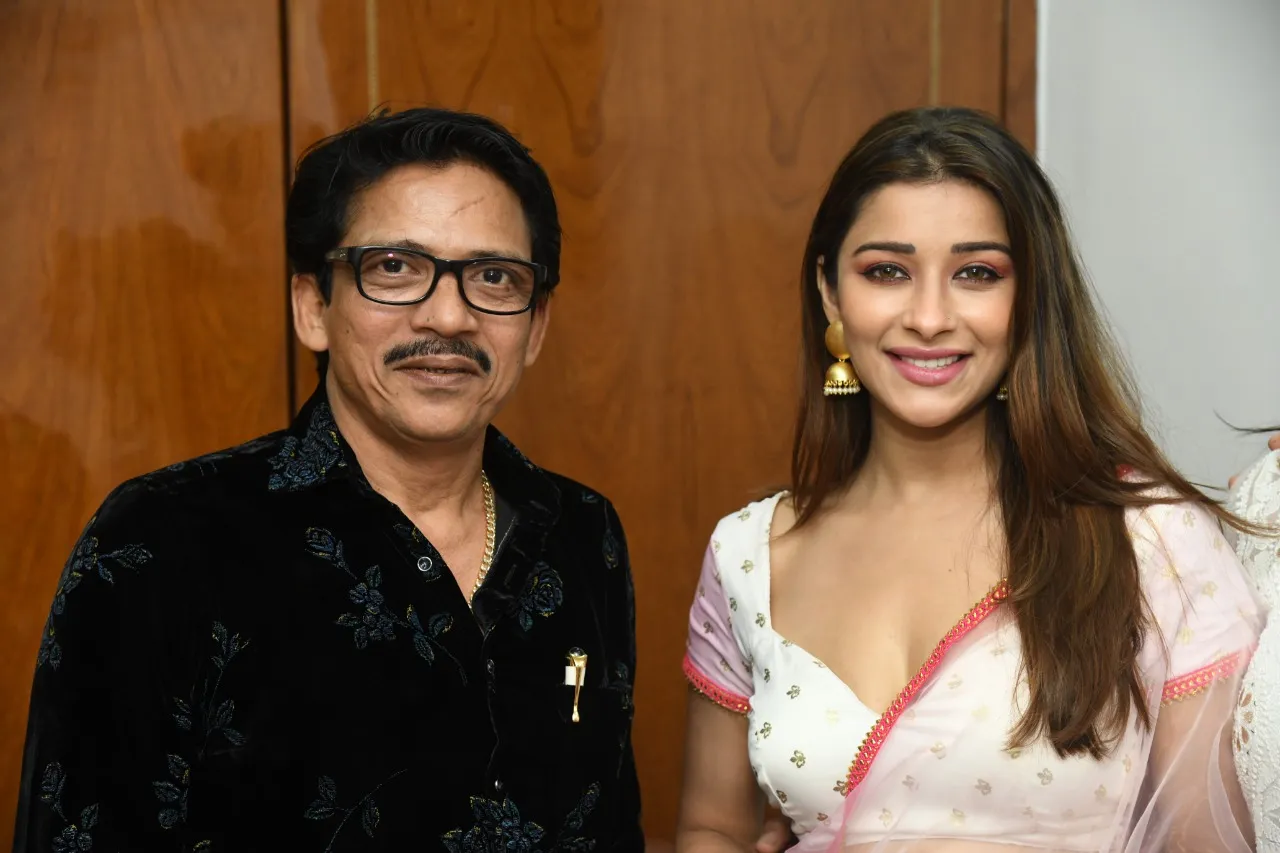 Ronnie Rodrigues & Cine Buster Team Celebrate Diwali With The Media ...