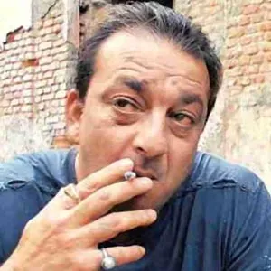 sanjay dutt cigarette