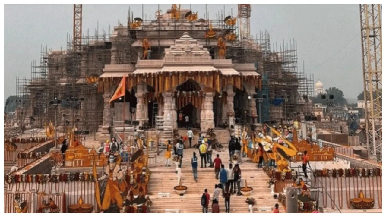 Ram Mandir Photos: राम मंदिर के गर्भगृह में स्थापित हुई रामलला की ...
