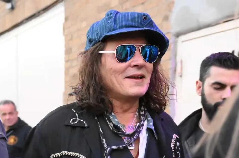 Johnny Depp shaves beard and moustache, looks unrecognisable in new ...