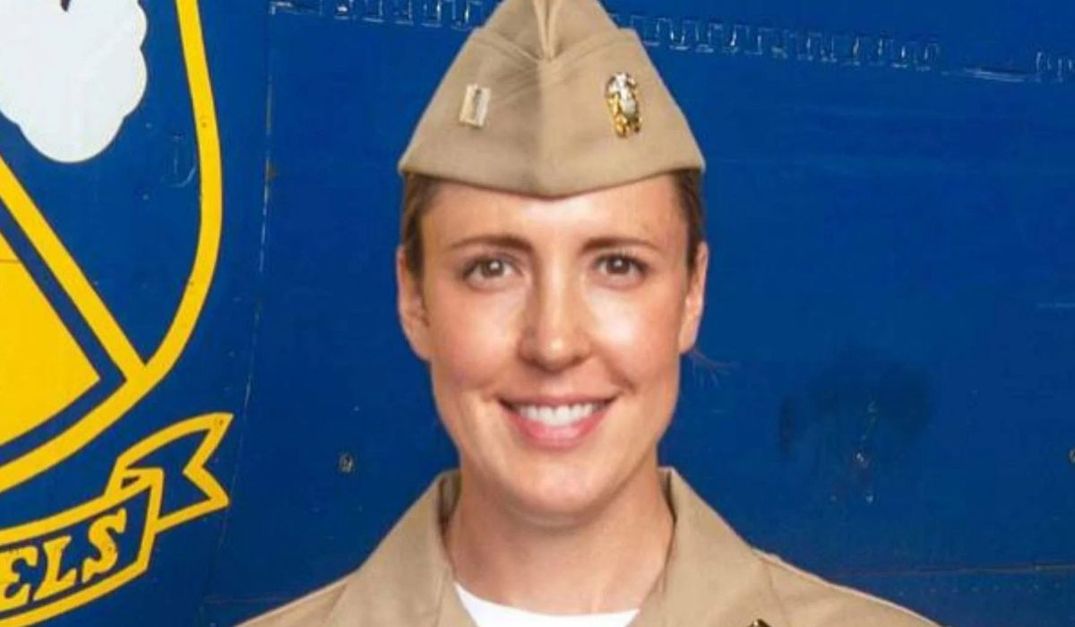 Who is Lt. Amanda Lee? First Woman To Serve As Demonstration Pilot In ...