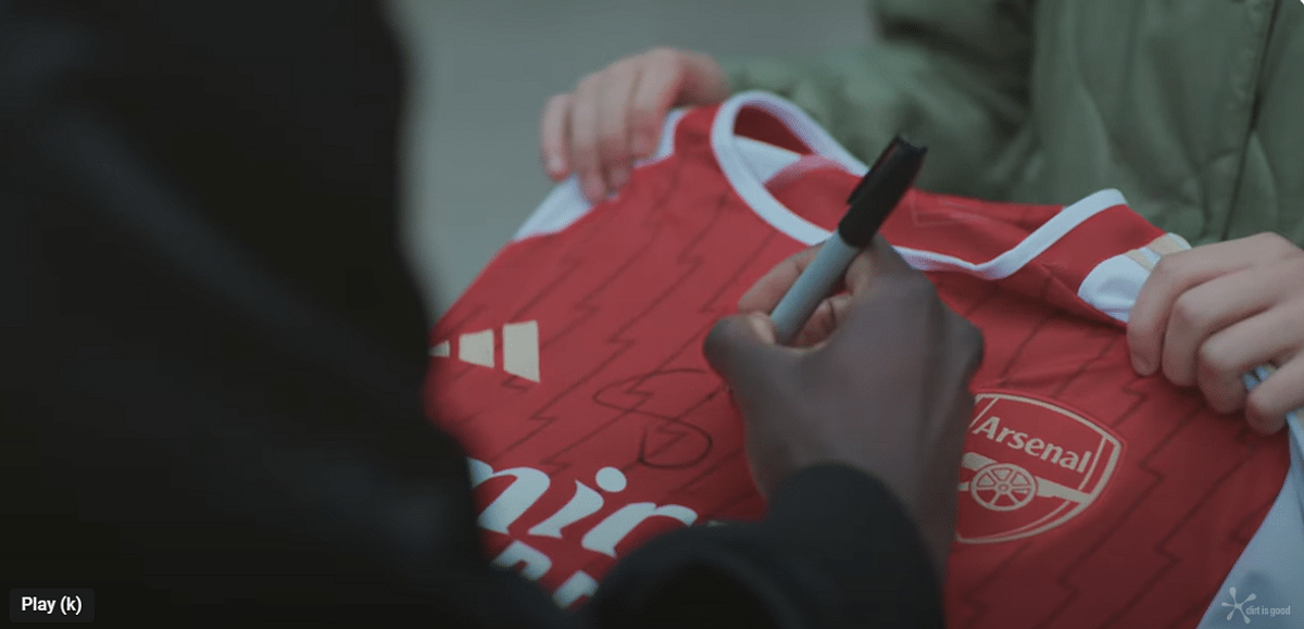 A young girl’s quest for Bukayo Saka’s autograph and why Persil destroys it