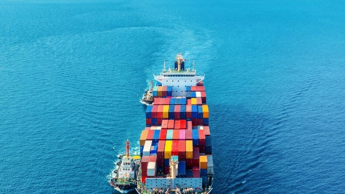 Global Dry Bulk Shipping Market Faces Unprecedented Risks Amid ...