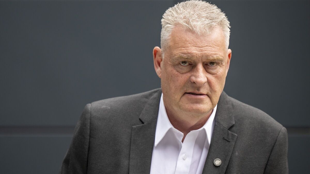 Lizzi Collinge Accused of 'Indoctrinating' Children; Luciana Berger to ...