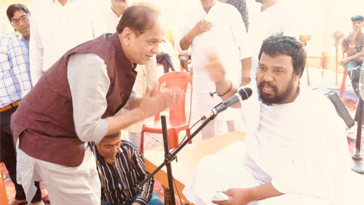 Why is the Hindu Population Decreasing in Hindustan? - Hardik Hundiya