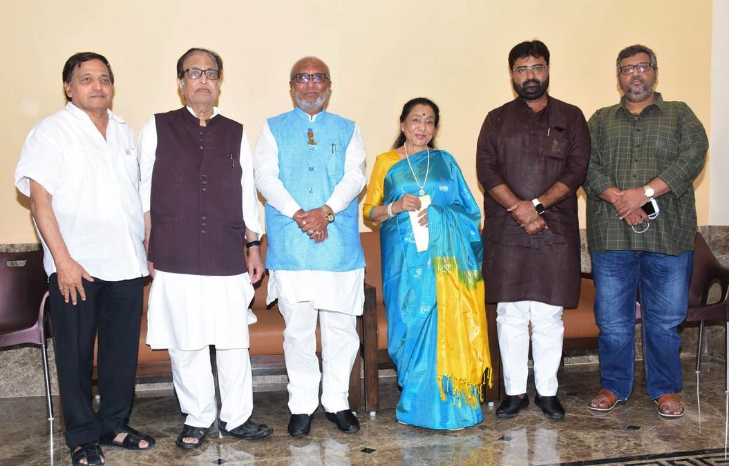 Music Icon Asha Bhosle To Be Felicitated With First Swami Ratna Award ...