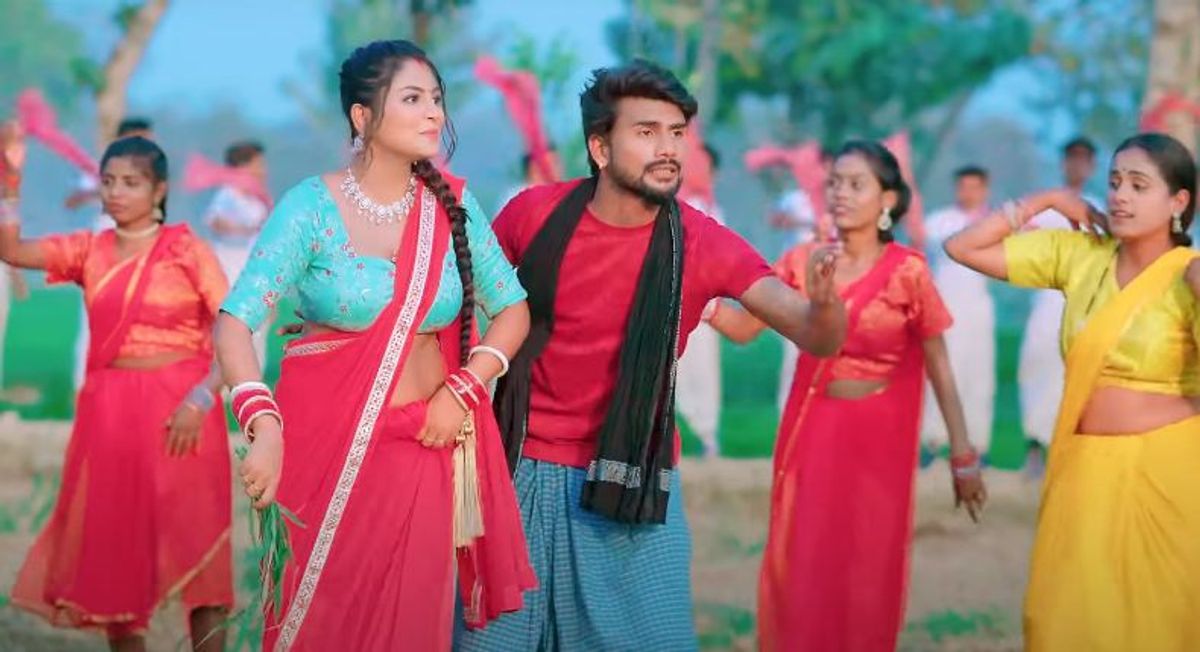 Mahi Srivastava and Rakesh Tiwari's new Chaite special folk song ...