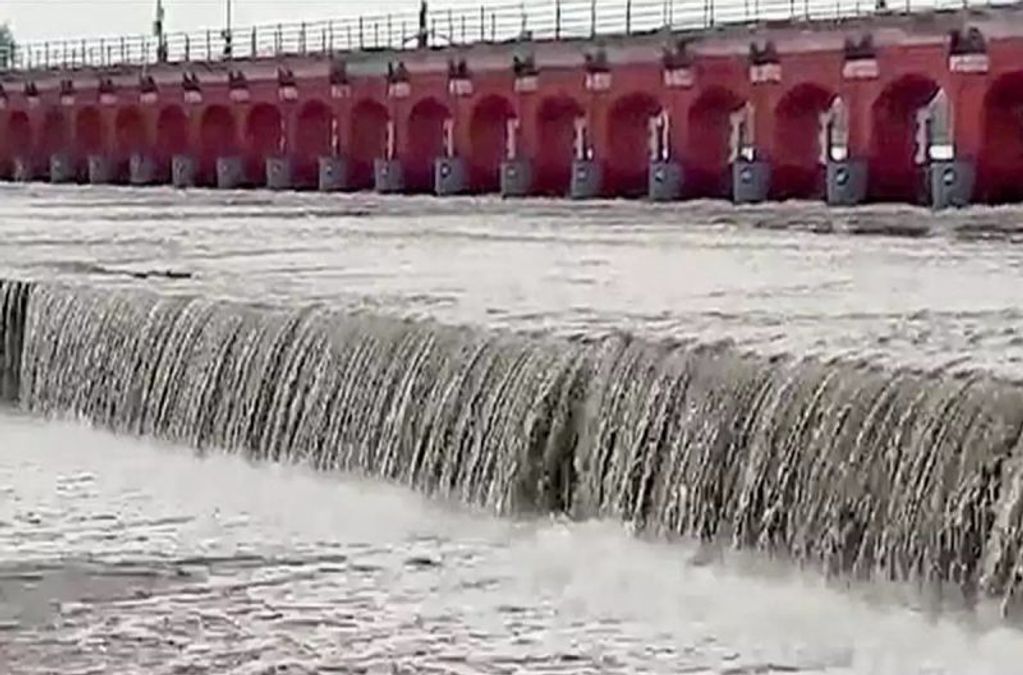 2 more gates of Dev Dam partially opened