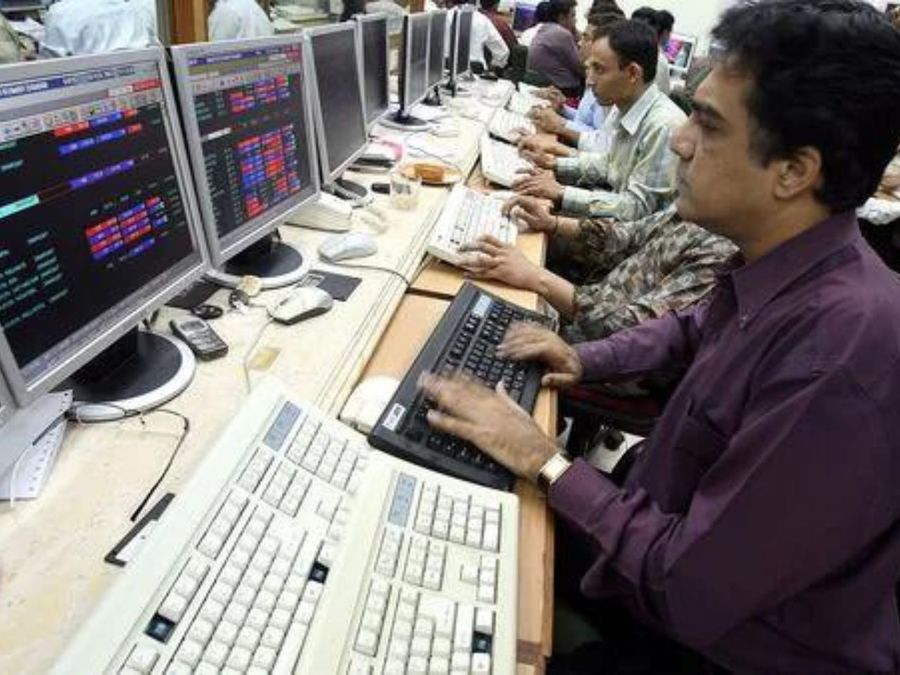 Momentum indicators continue to signal negative trend in stock market