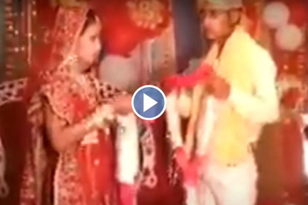 Bride Groom Viral Video: The couple fight during garland goes viral on ...
