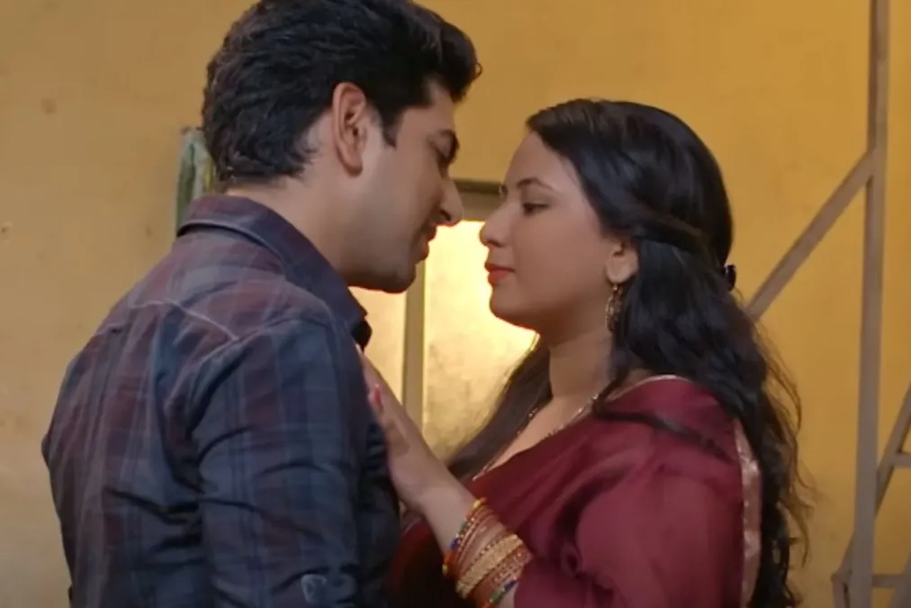 Chachi No.1 Web Series on ULLU: Lust can drive anyone crazy! Prajakta ...