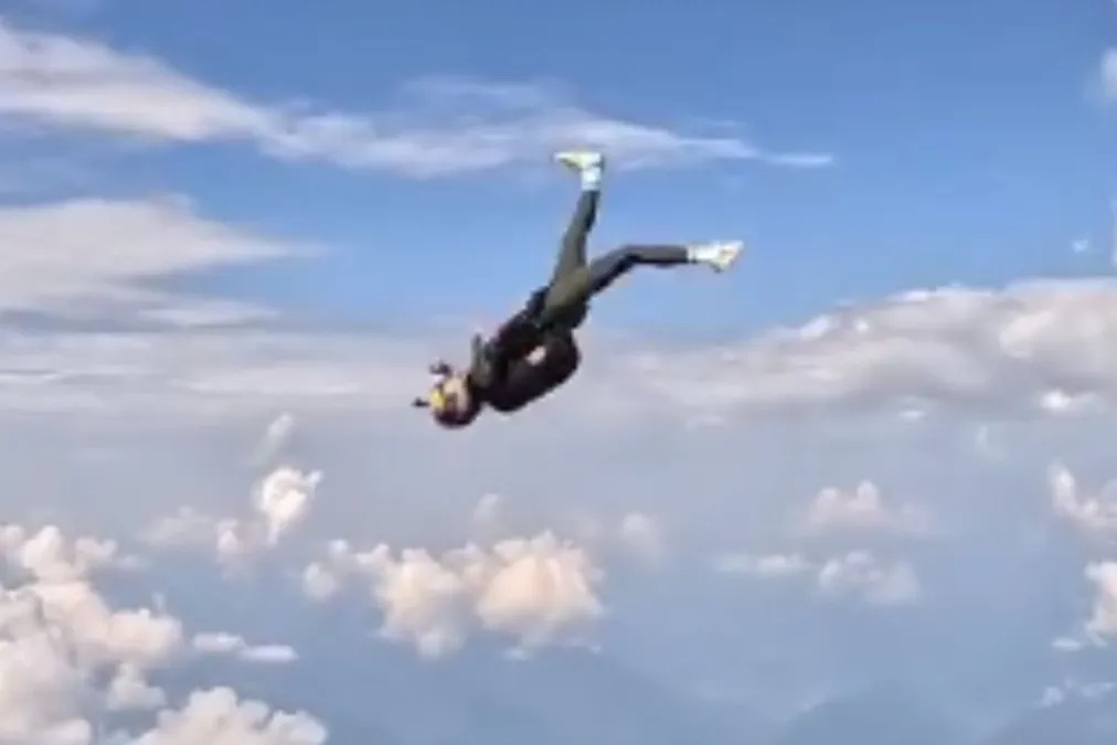 Viral Video: Woman Performs extraordinary Skydiving Stunts, netizens ...