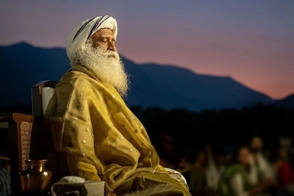 Sadhguru Tips: How Do You Define an Idiot, Intelligent or Genius Person ...