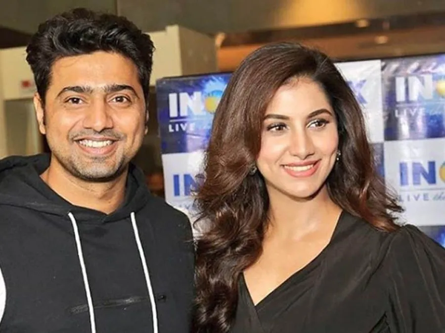 দেব-রুক্মিণী বিবাহিত, এক সন্তানের বাবা মা ! সামনে এল চমকে দেওয়া খবর