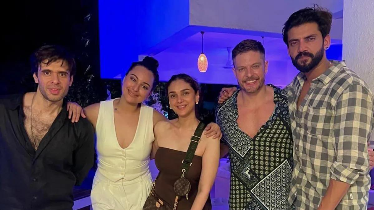 Mr. Cartwright Celebrates Heeramandi Success with Adorable Style