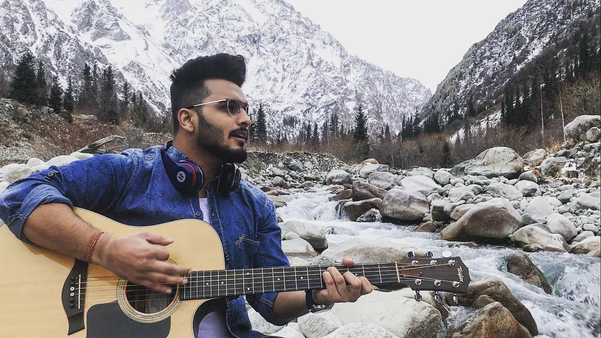Singer Ronit Vohra Comes Up With His First Single!