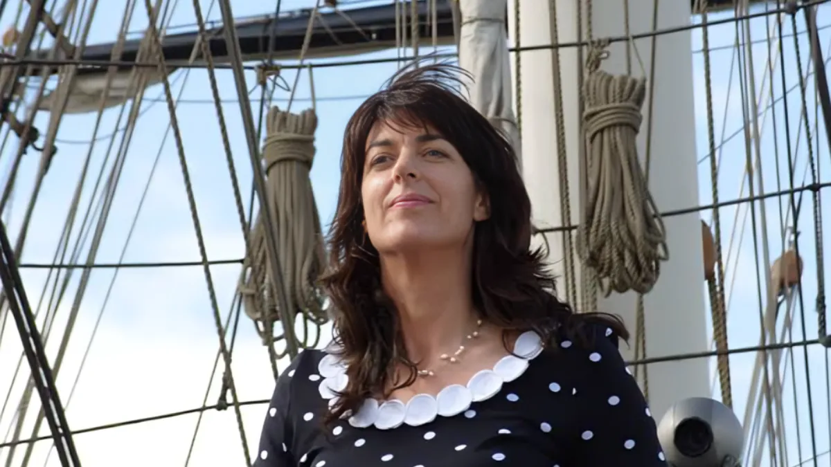 Meet Sarah Darwin, Scientist Recreates Ancestor Charles Darwin's ...