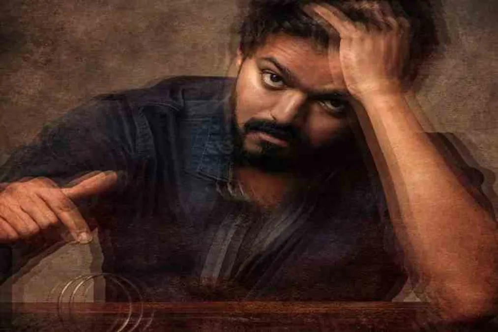 விஜய்யின் புதிய படம், ‘மாஸ்டர்’, ஃபர்ஸ்ட் லுக் சொல்லும் கதை என்ன?