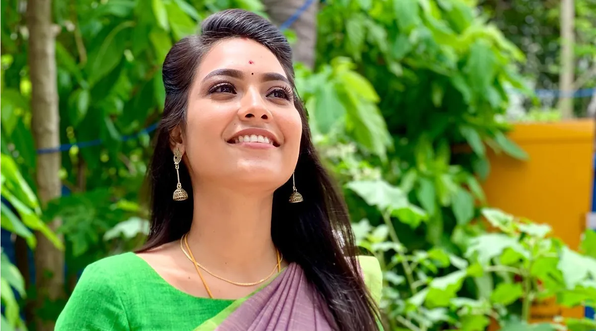 சிம்பிள் சேலை... காஸ்ட்லி லுக்... பவித்ரா ஜனனி ரீசன்ட் போட்டோஸ்