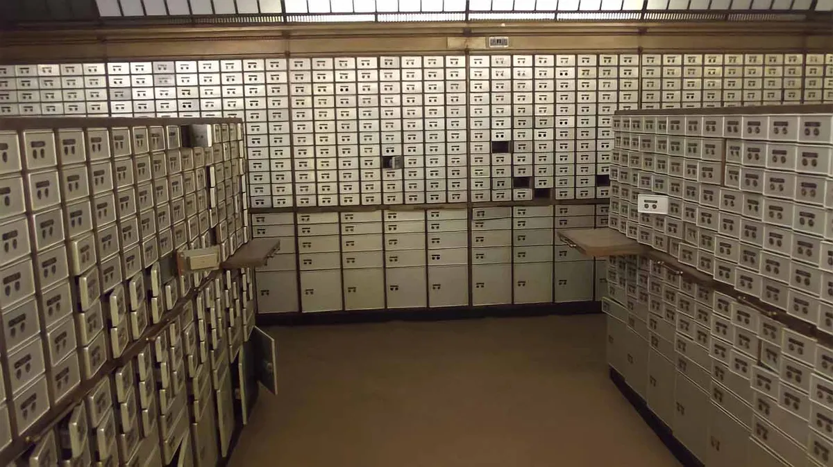 Customers lose valuables from bank lockers, banks wash their hands off