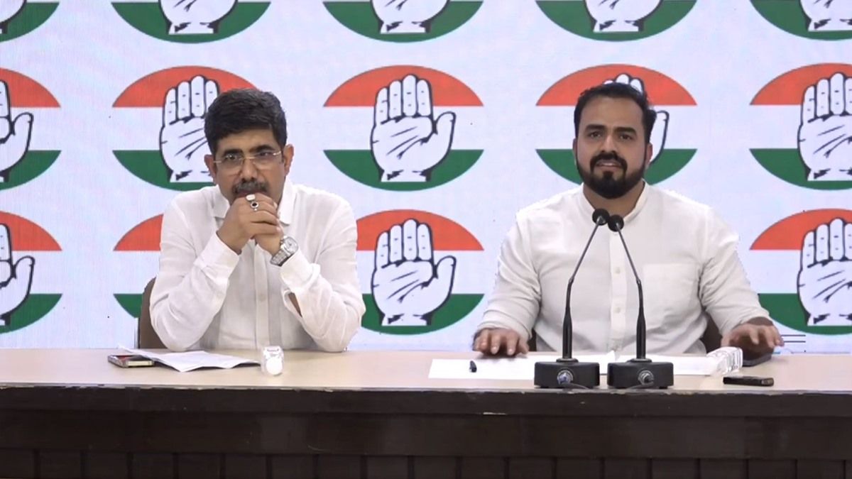 Congress Vs BJP over Godse: गोडसे को देशभक्त बताने पर भड़की कांग्रेस ...