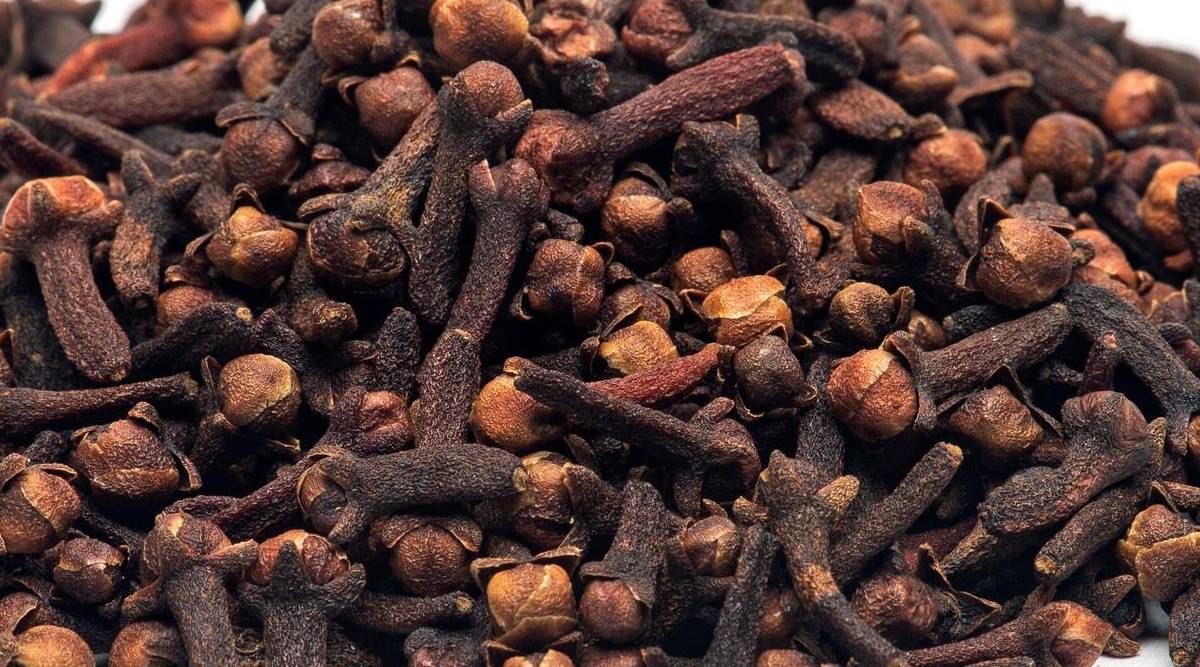 ഗ്രാമ്പൂവിൽ മായം കലർന്നിട്ടുണ്ടോയെന്ന് കണ്ടുപിടിക്കാൻ എളുപ്പ വഴി