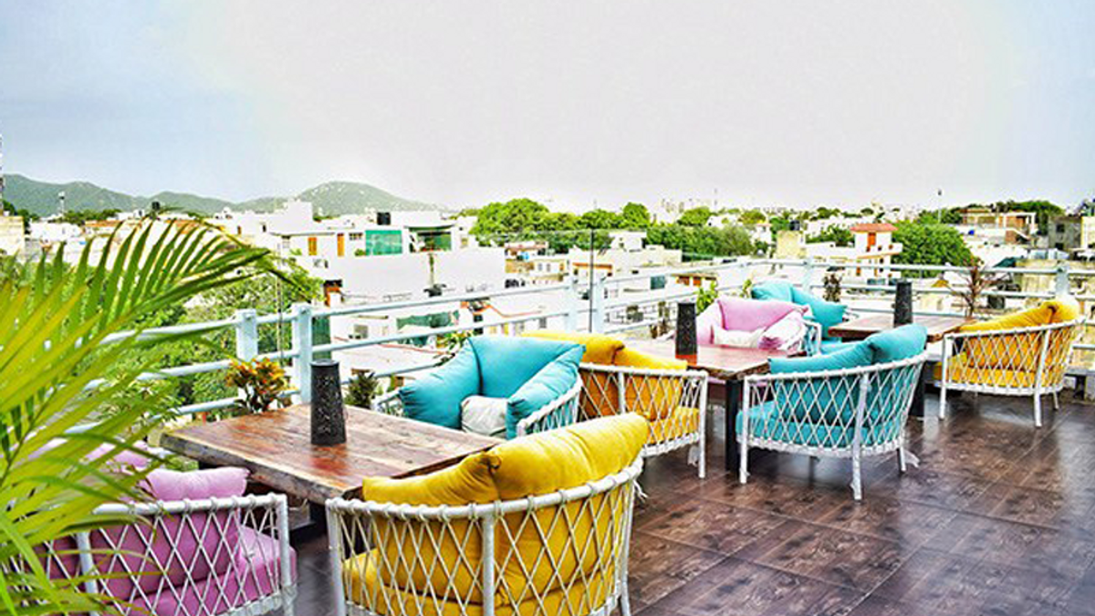 Try out The Penthouse Cafe , an amazing rooftop cafe for a perfect ...