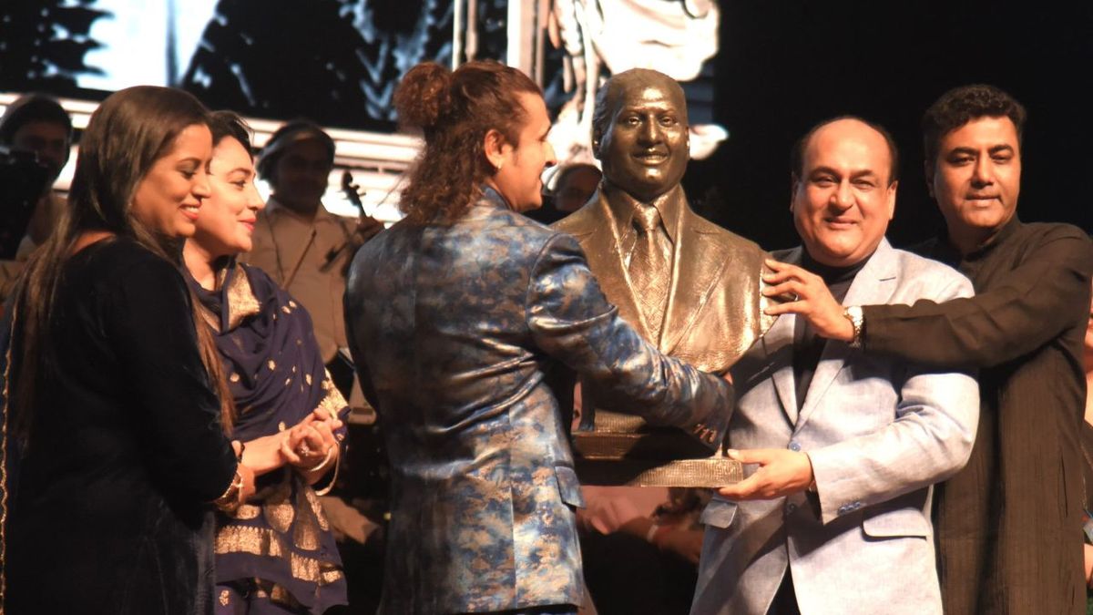 Sonu Nigam का Mohammad Rafi को उनके 100वें जयंती पर श्रद्धांजलि