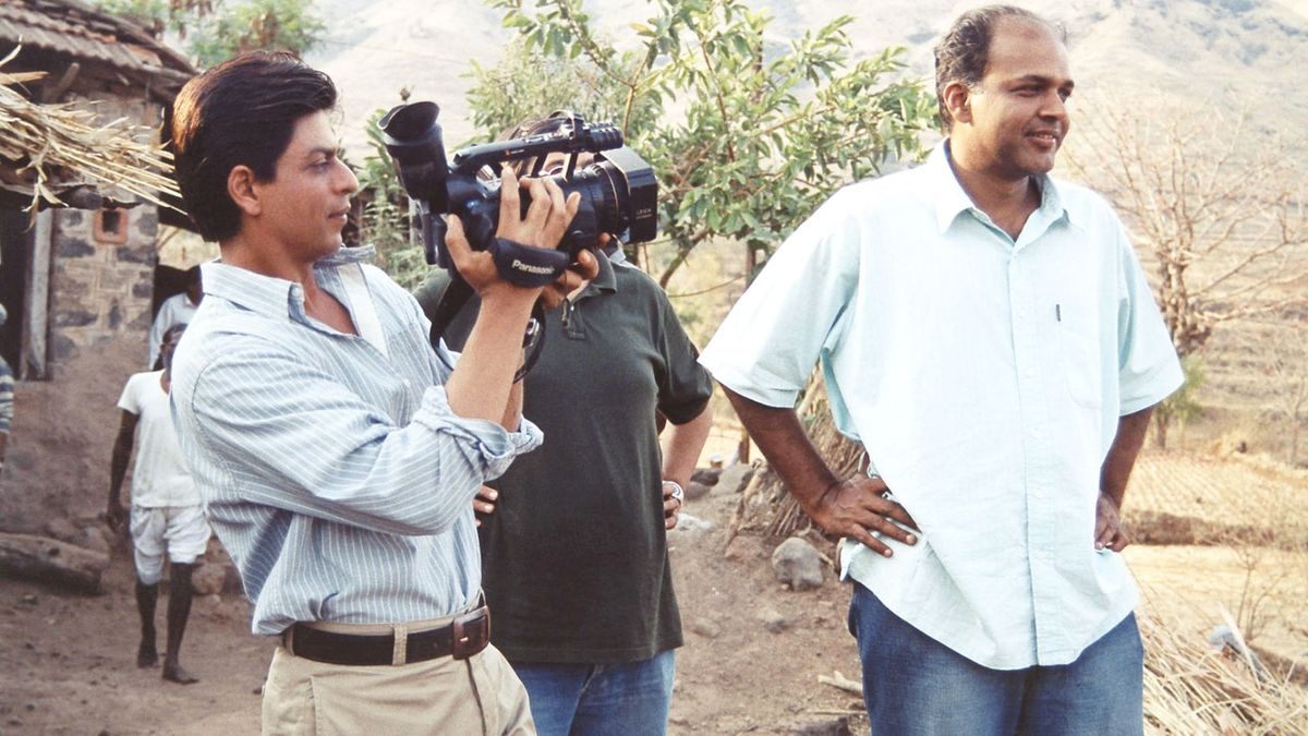 "Swades was more than just a film," says Ashutosh Gowariker on 20 Years ...
