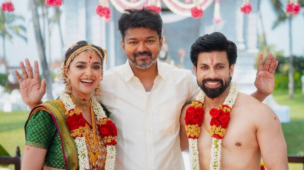 Thalapathy Vijay blessed Keerthy Suresh's wedding with his presence