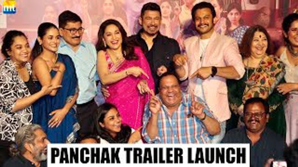 Madhuri Dixit Sings ICONIC 'Ek Do Teen' At Panchak Trailer Launch