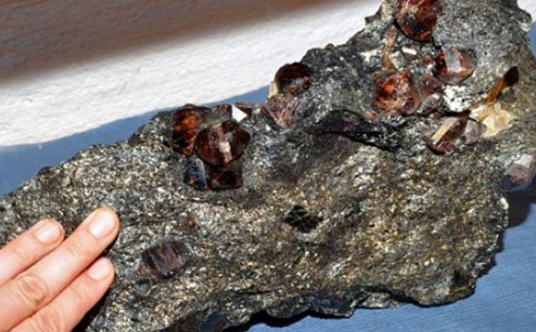 Origin of Earth's oldest crystals found