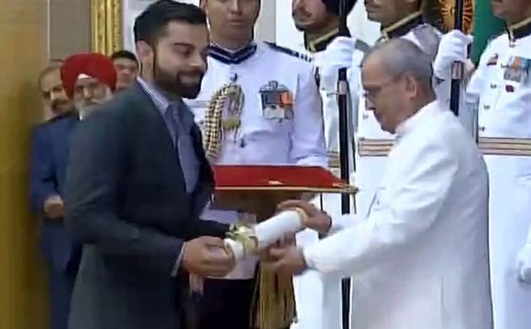 Virat Kohli honoured with Padma Shri Award at Rashtrapati Bhavan