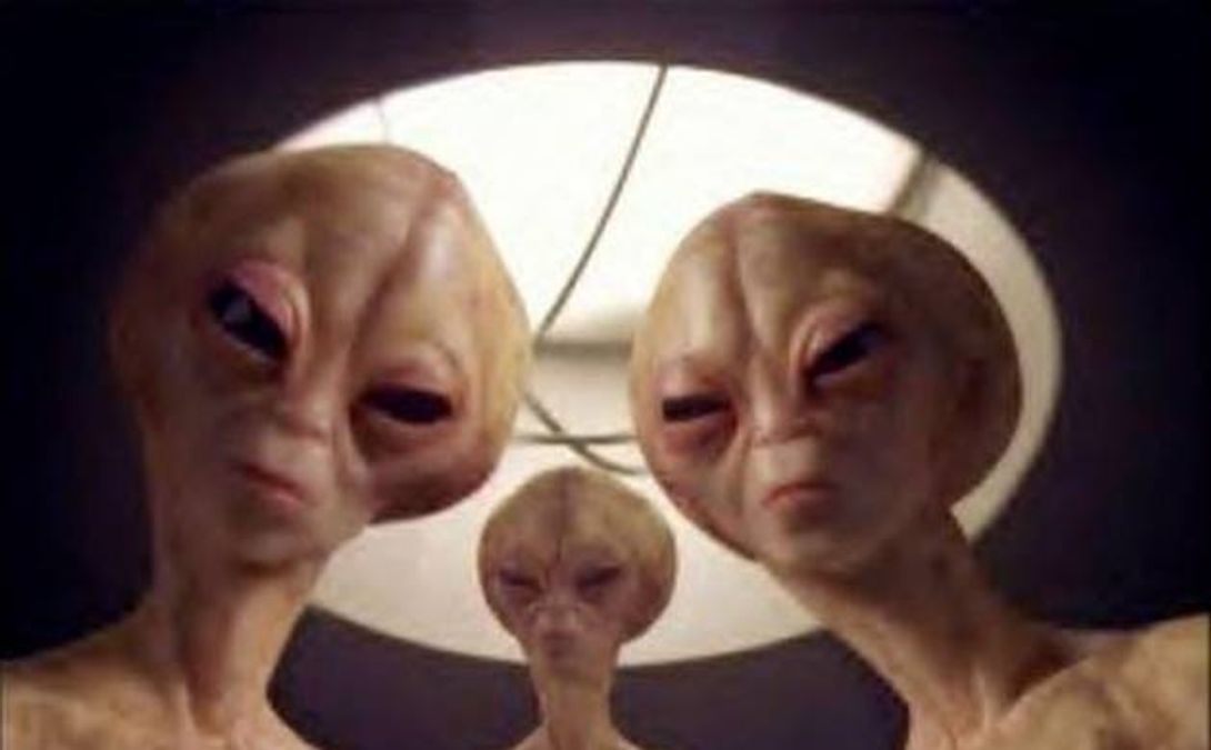 VIDEO | Three Aliens spaceship spying International Space Station ...