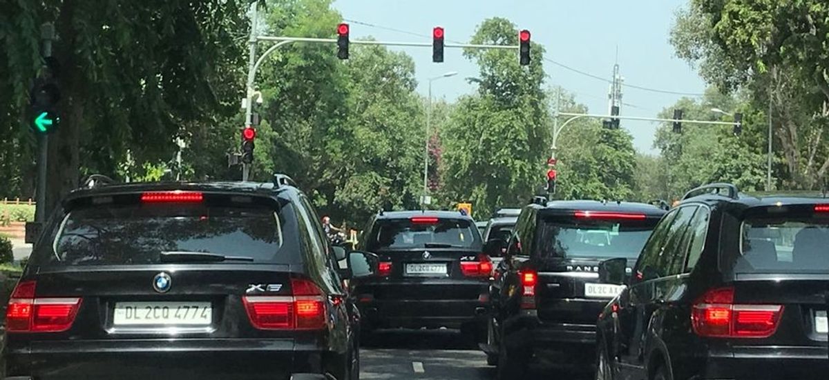 PM Modi's car en-route to Swachhata Shramdan gets stuck in Delhi ...