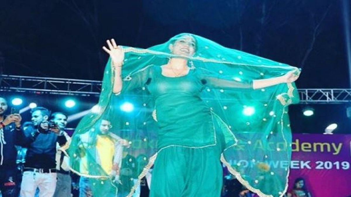 Video लक कसूता पर सपना चौधरी ने लगाए सेक्सी ठुमके देखें वायरल वीडियो