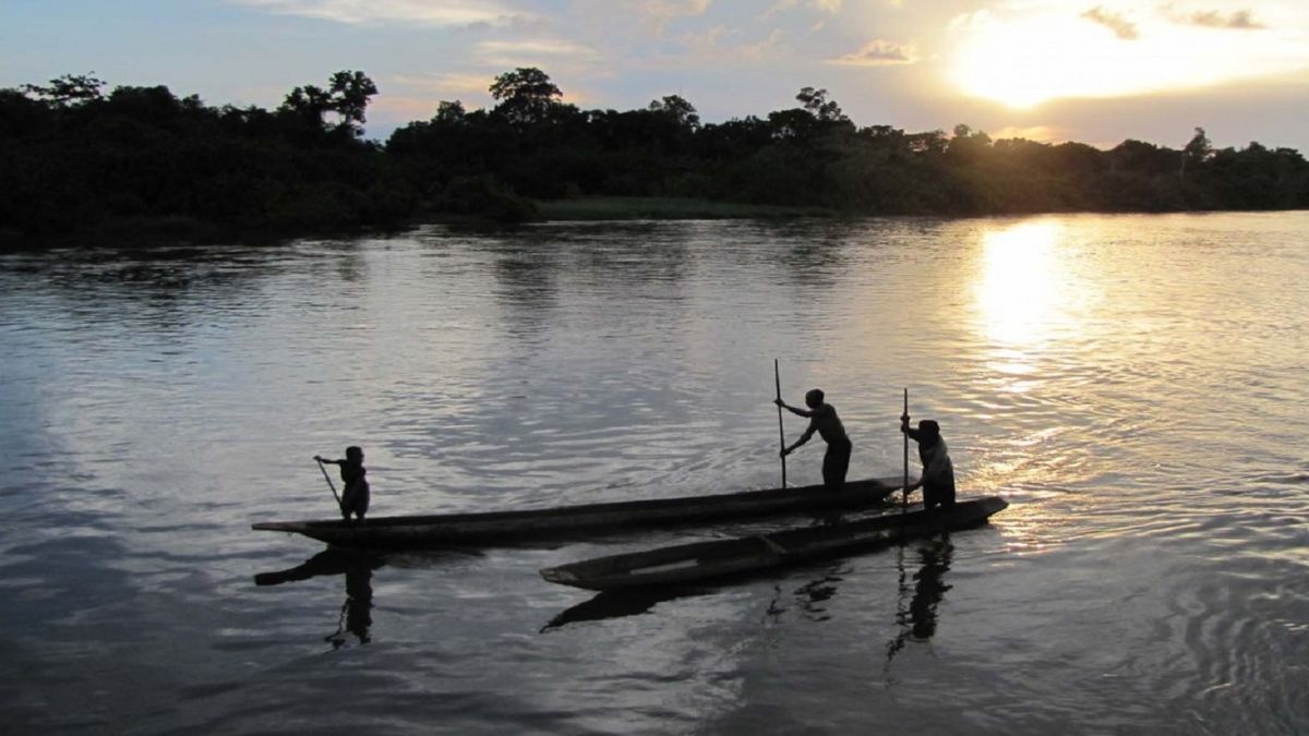 इस नदी में बहता है कोयले से भी काला पानी, वजह जानकर रह जाएंगे दंग