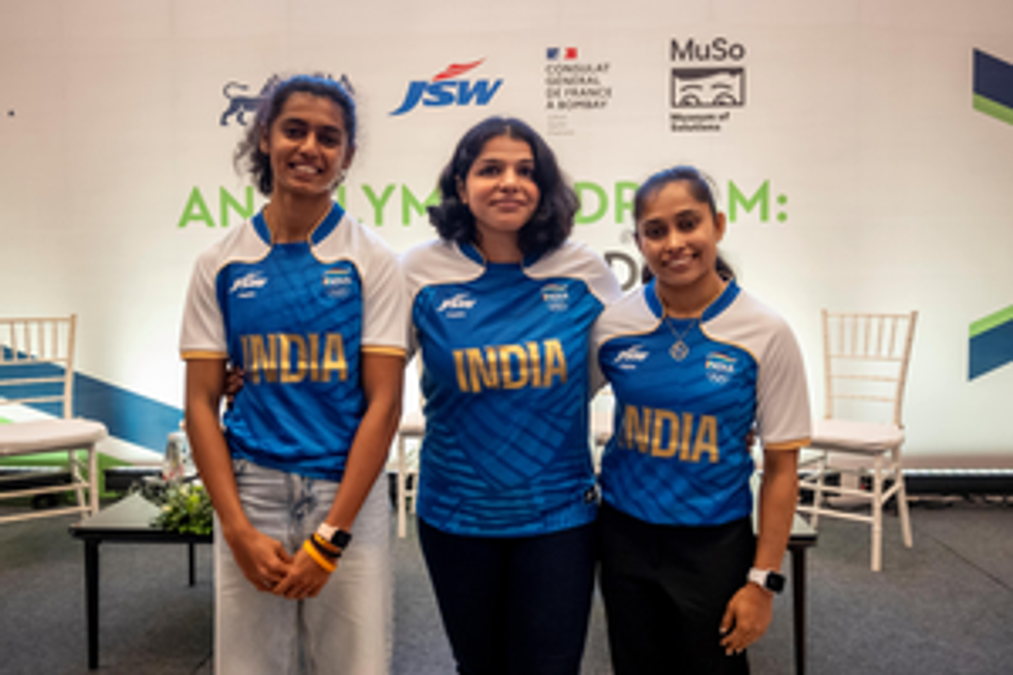 ओलंपिक मेडल जीतने से खिलाड़ियों के साथ उनके परिवार और गांव की जिंदगी भी ...