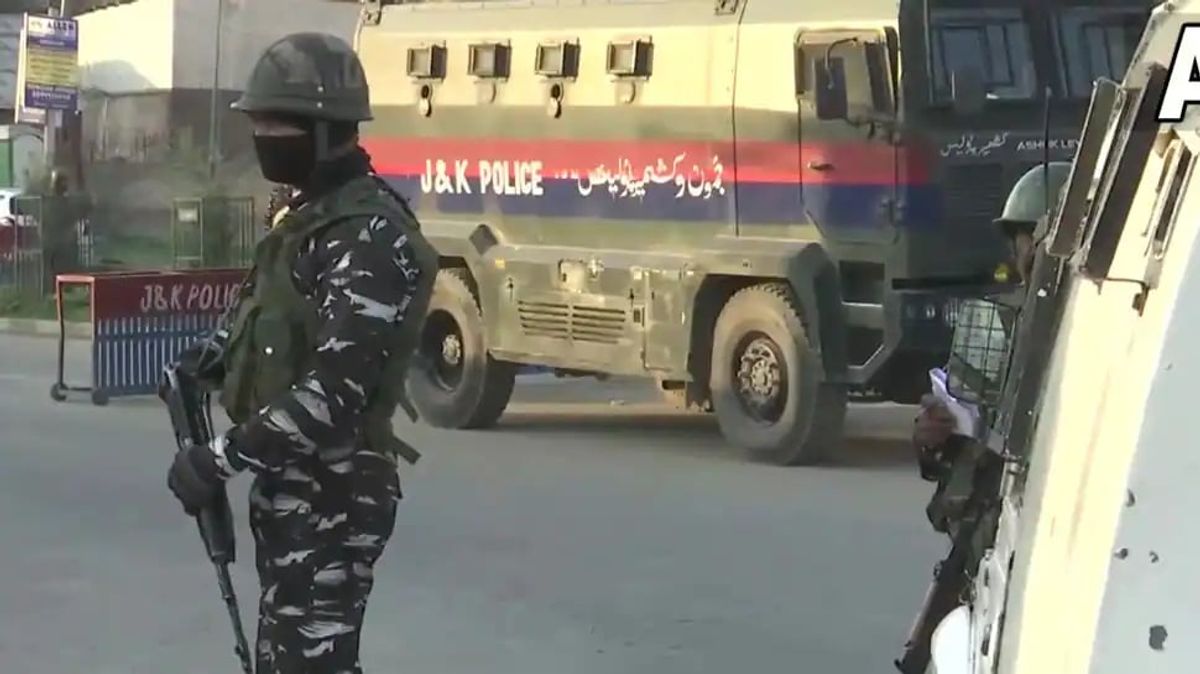 J&K: 2 Migrant Labourers Injured after Terrorists Open Fire