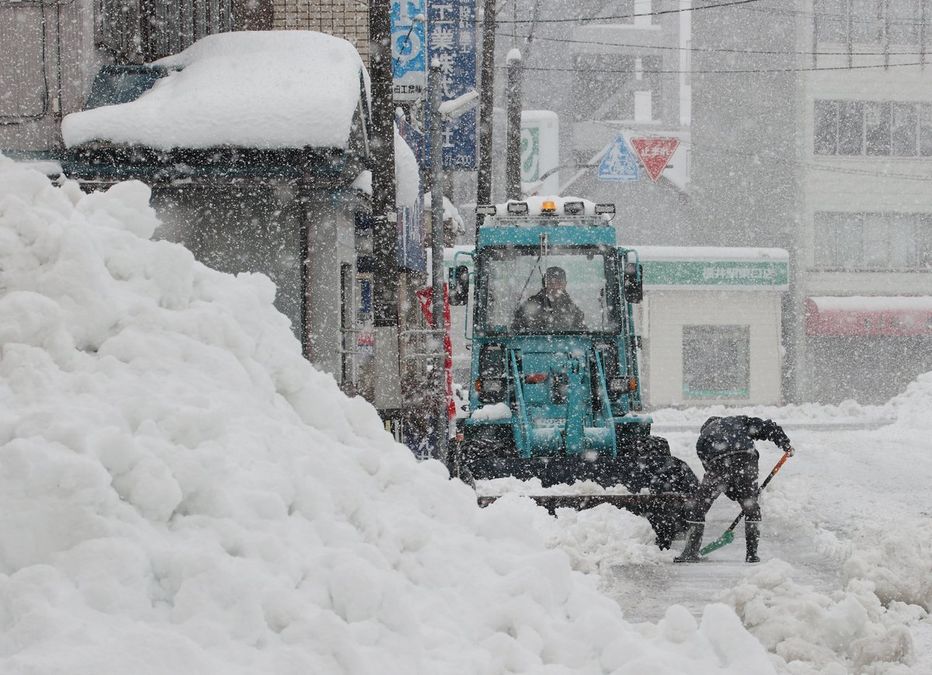 Heavy Snowfall Claims 17 Lives in Japan, Dozens Injured