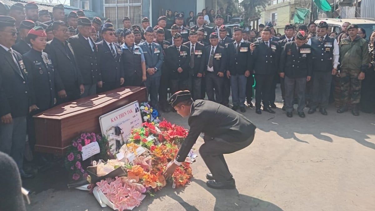 Assam Rifles Pays Tribute To WW2 Veteran Late Subedar Thanseia In Mizoram