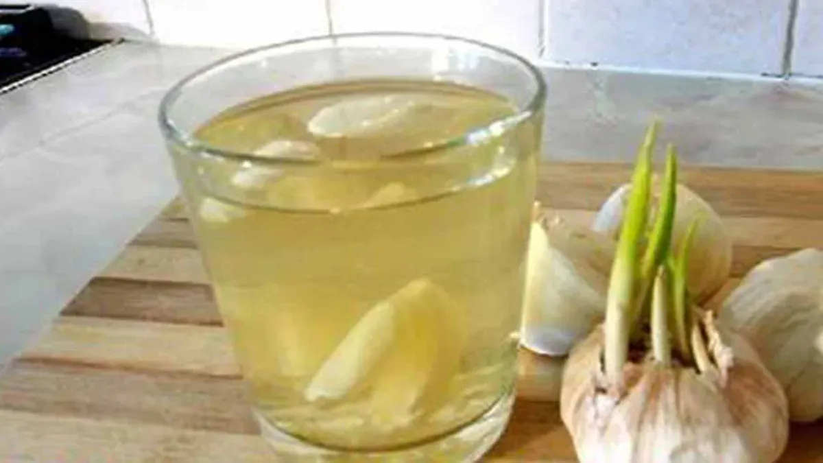 Garlic Water: వెల్లుల్లి నీటిని తాగడం వల్ల ఉపయోగాలు.. ఎన్ని గ్లాసులు ...