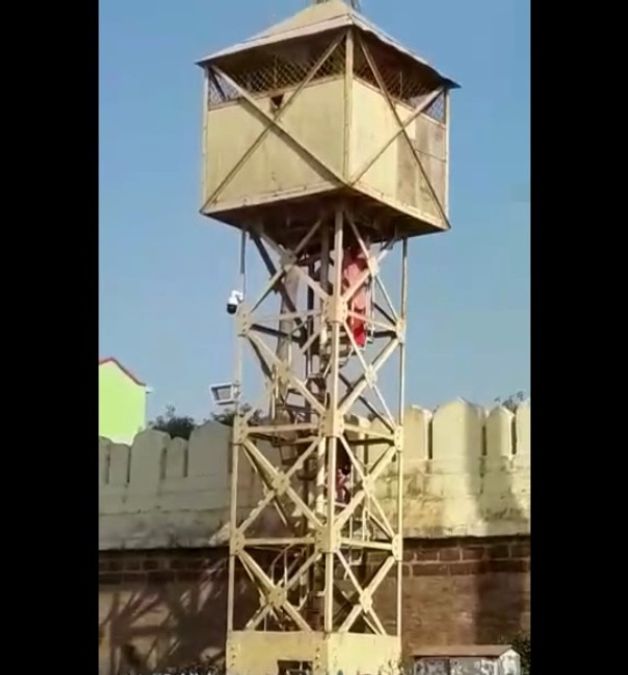 3 foreigners climb atop police watchtower near Puri Srimandir, shoot videos