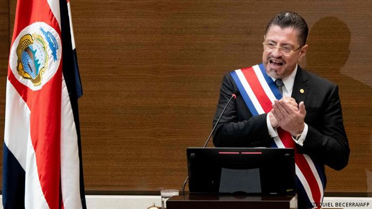 Rodrigo Chaves sworn in as President of Costa Rica