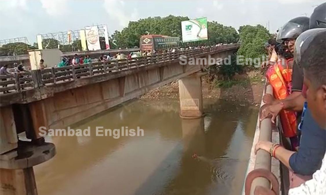Young woman jumps off Kathajodi bridge in her bid to commit suicide ...