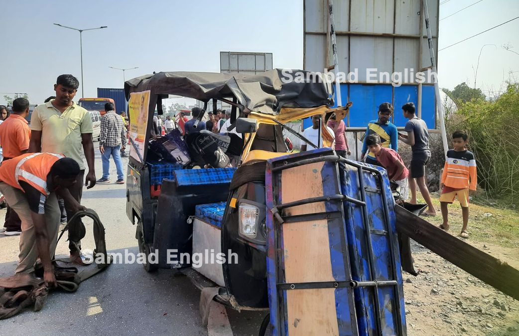 3 dead, 5 more critically injured as speeding auto-rickshaw rams into ...