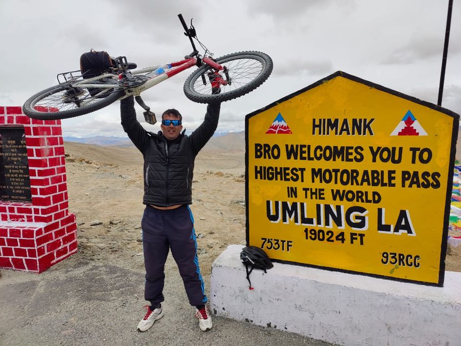 Odisha DFO reaches World's Highest Motorable Umling La Pass on bicycle